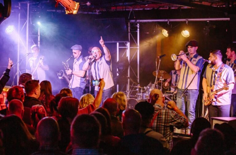 The Launchers live at the Hampton Hub Club, TW12